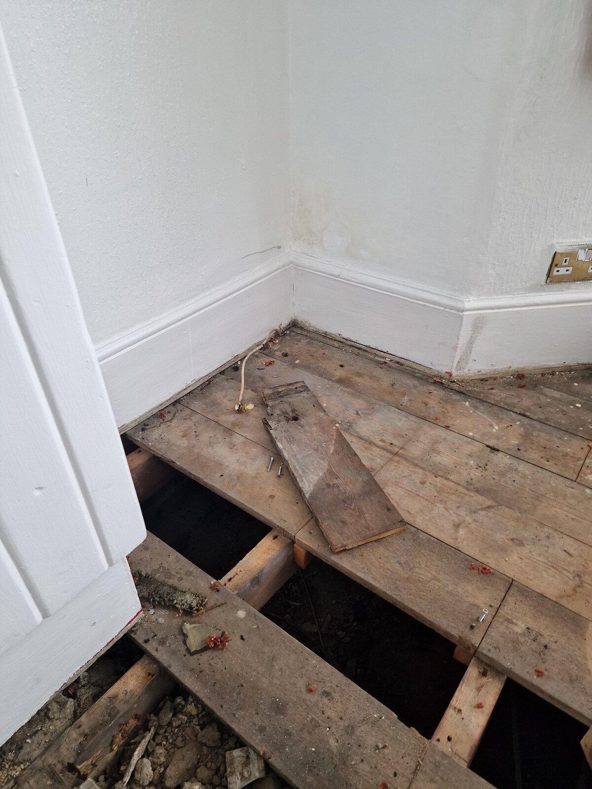 Mystery cable terminating | DIYnot Forums