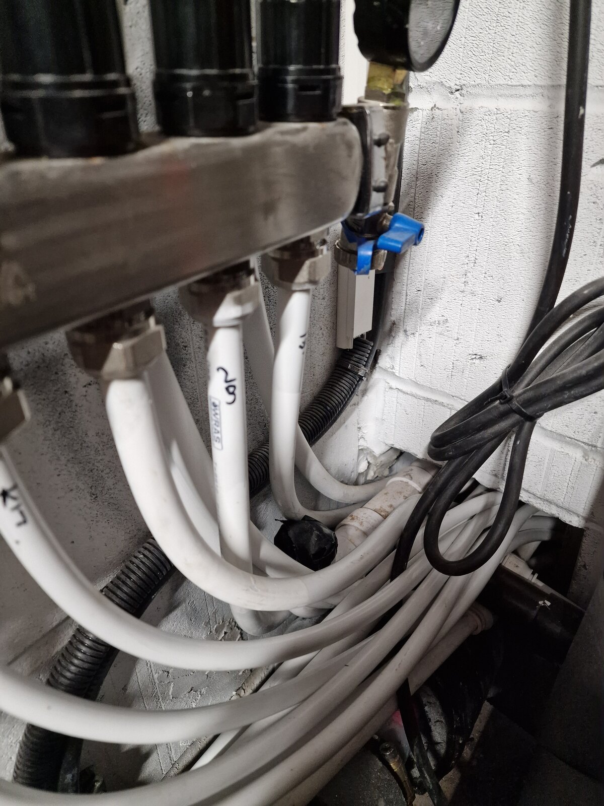 Ideas for connecting to a hard to get waste pipe | DIYnot Forums