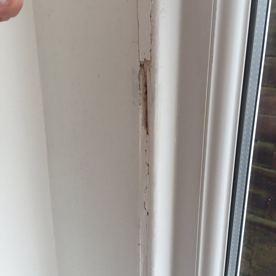 Cracks in plaster around window | DIYnot Forums