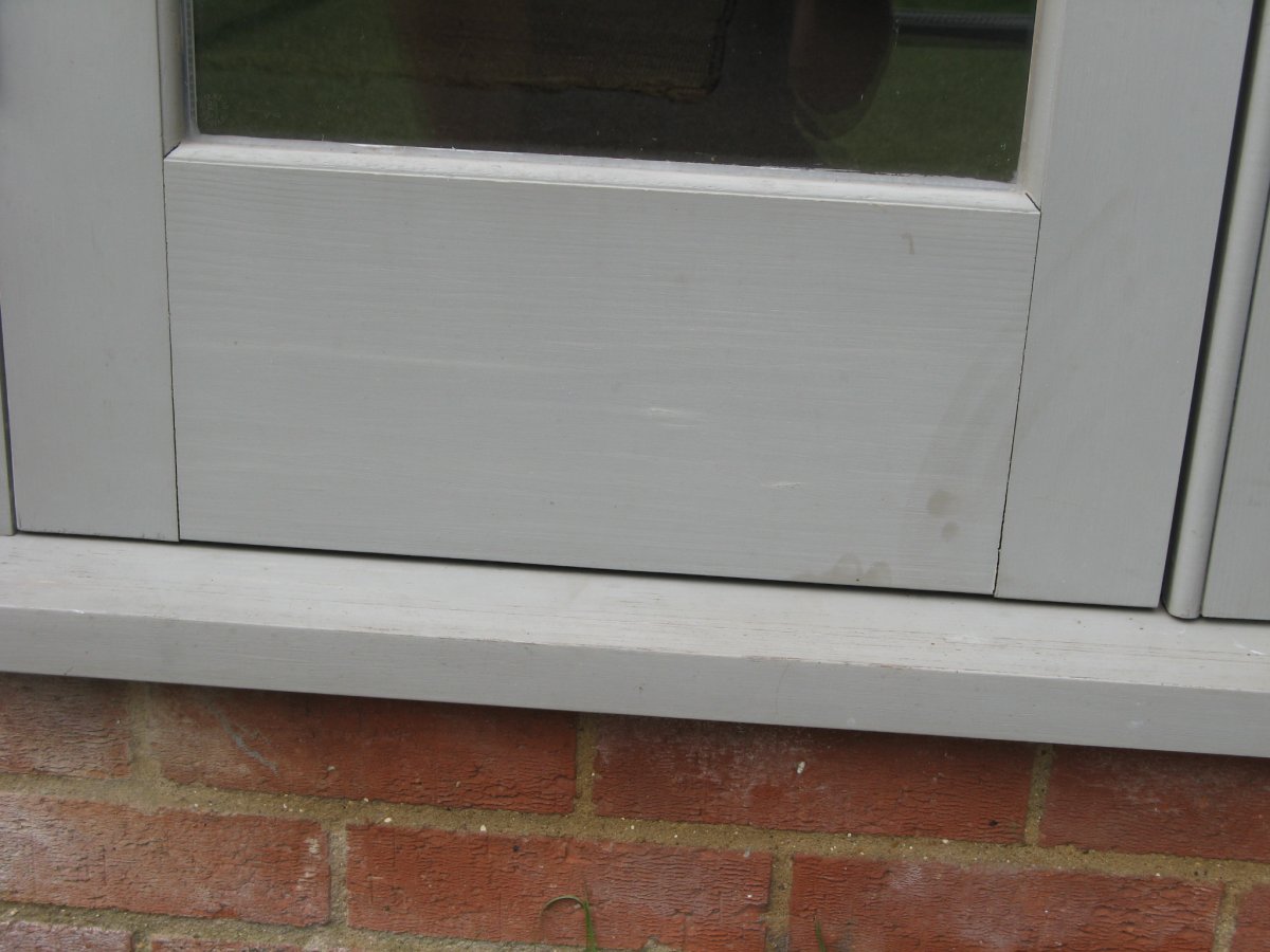 How to fill small gaps/cracks on exterior wooden door? | DIYnot Forums