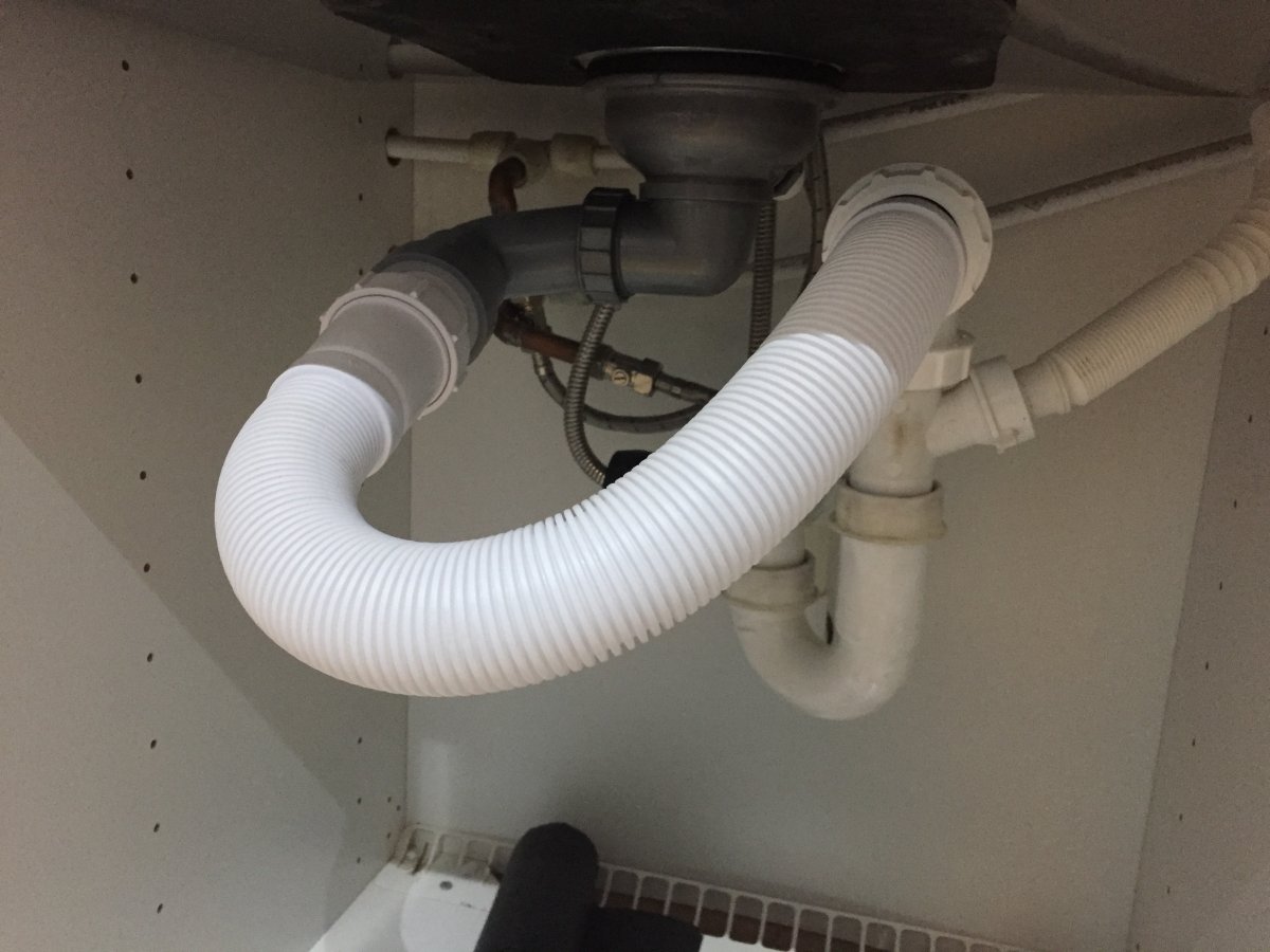 Waste pipes mess | DIYnot Forums