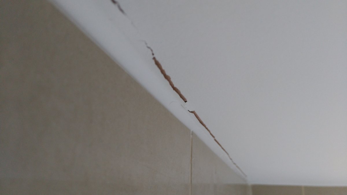 Silicone on painted ceiling | DIYnot Forums