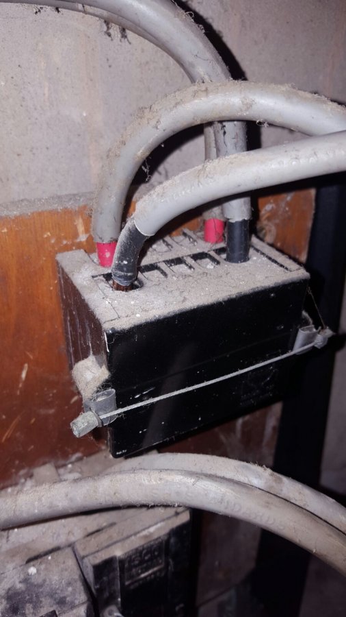 Loose wire on mains incomer | DIYnot Forums