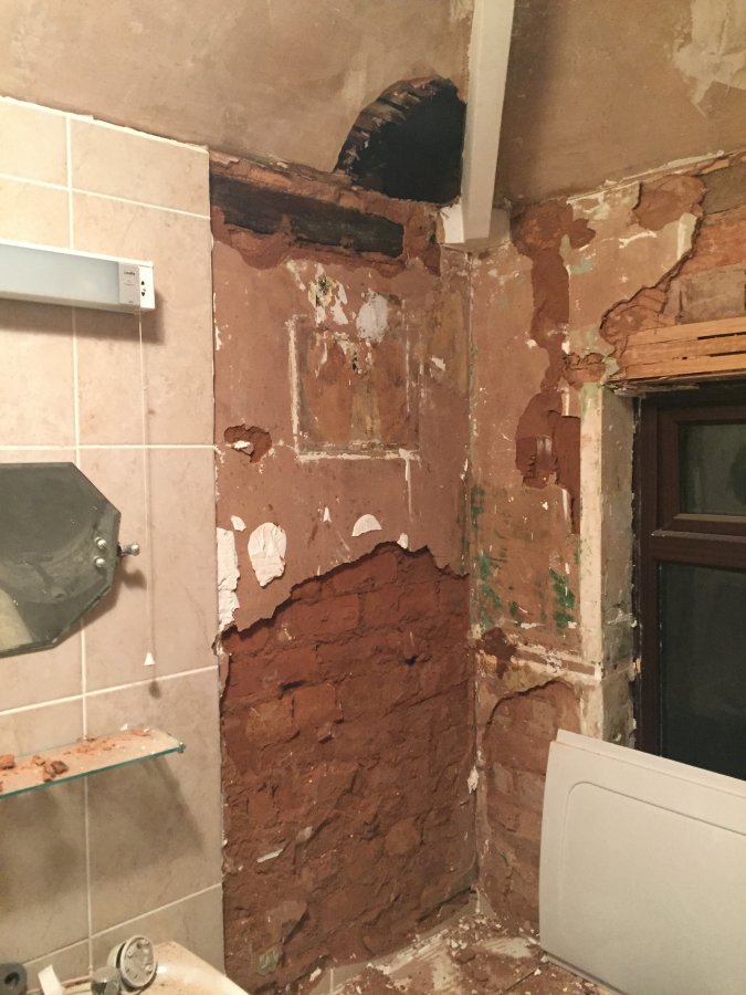 Found wet wall behind tiles in bathroom | DIYnot Forums