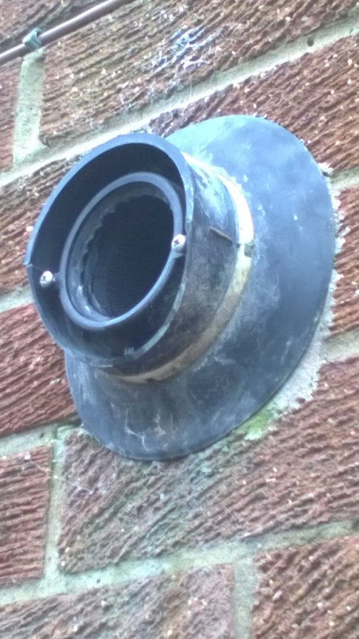 Damaged flue terminal, what's missing? | DIYnot Forums