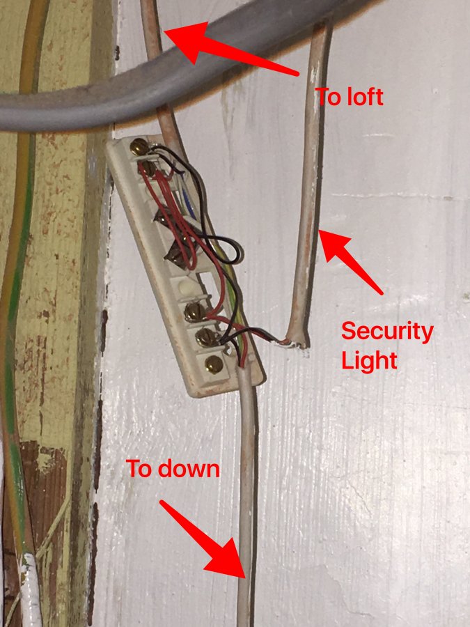 Security light strangely wired | DIYnot Forums