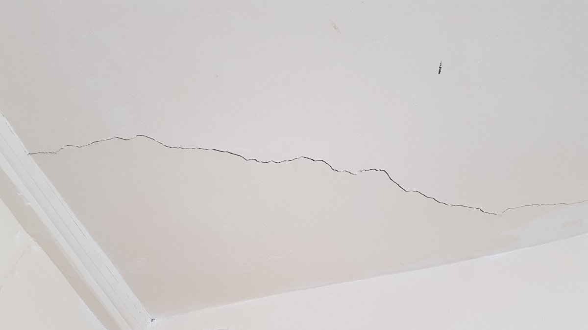 Ceiling cracks - top floor of 1900 terraced house | DIYnot Forums