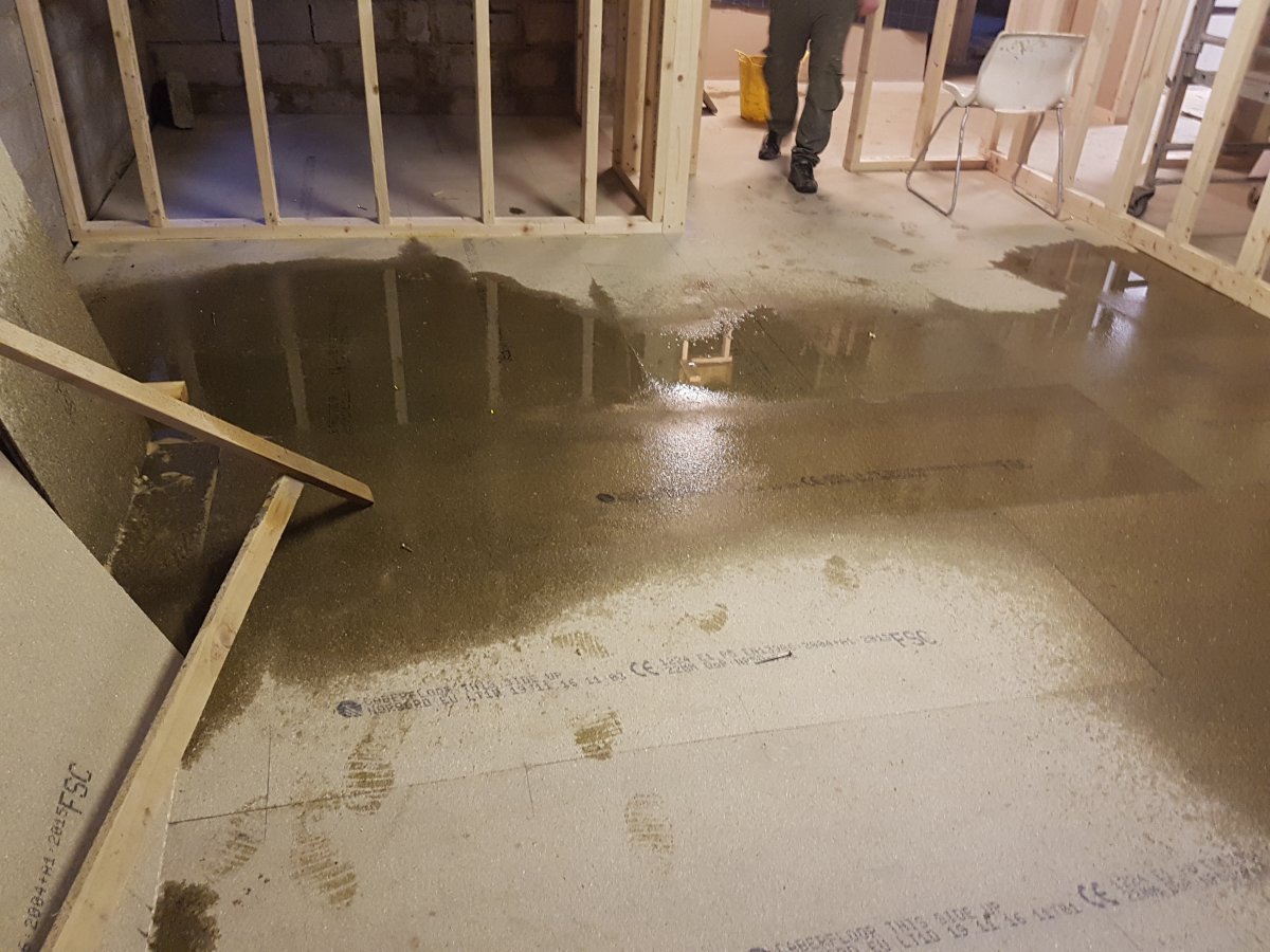 Waterlogged floorboards during building | DIYnot Forums