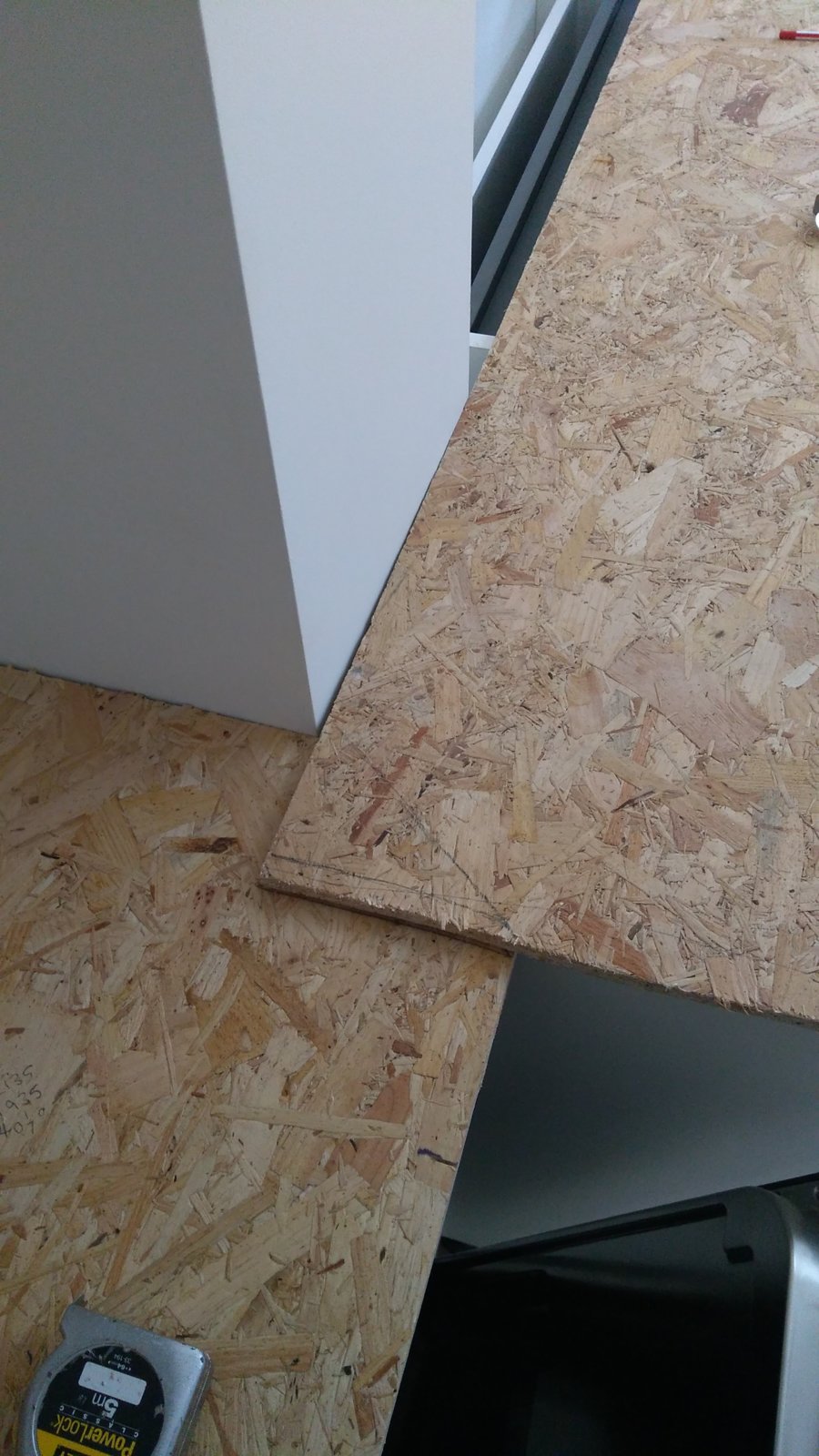 Joining Straight Different Width Worktops | DIYnot Forums