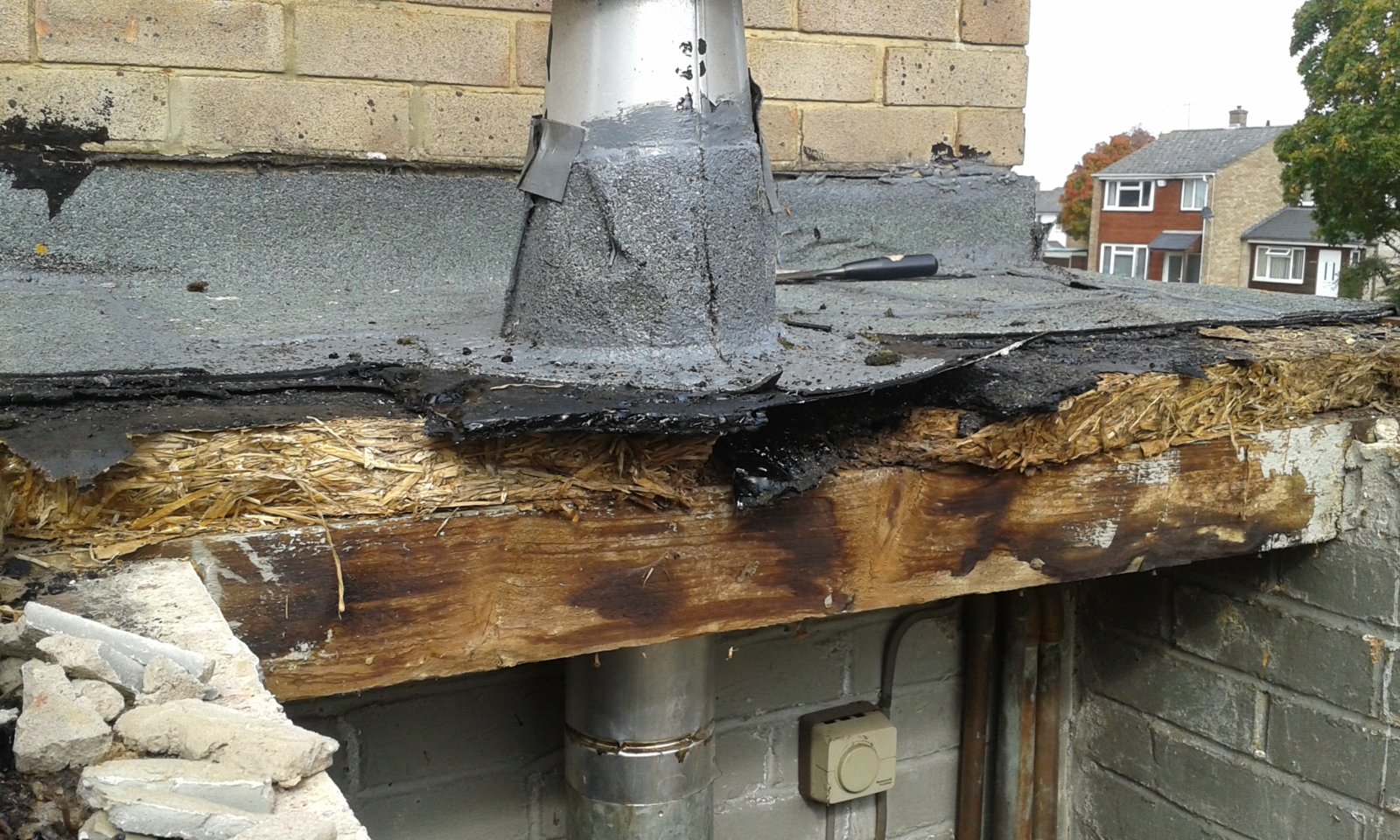 Roof insulation looks like hays | DIYnot Forums