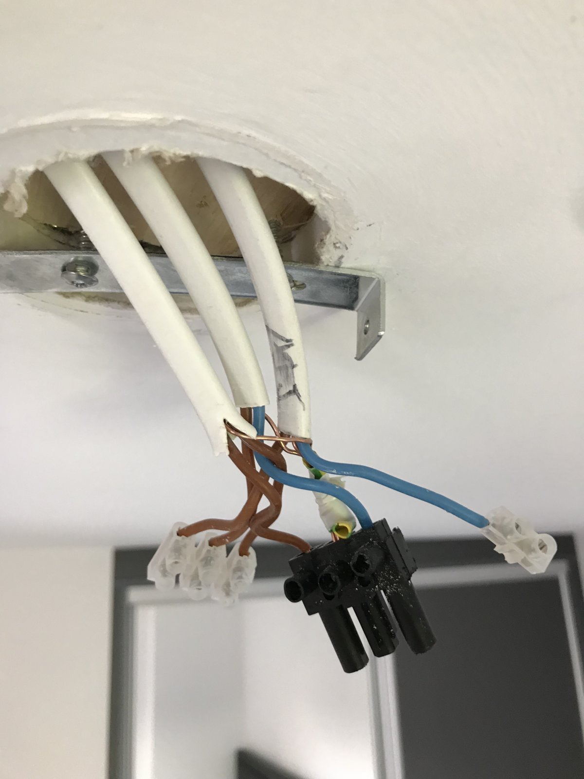 Light fitting loop connection | Page 2 | DIYnot Forums
