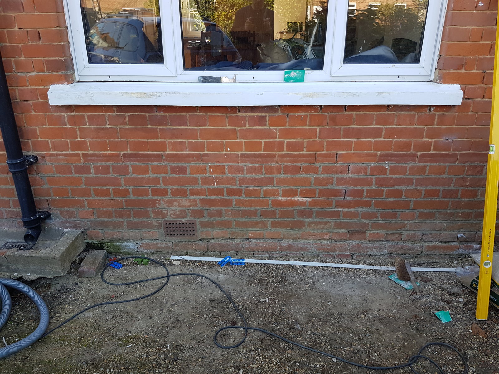 Old reconstituted stone stooled window cill -bowed | DIYnot Forums