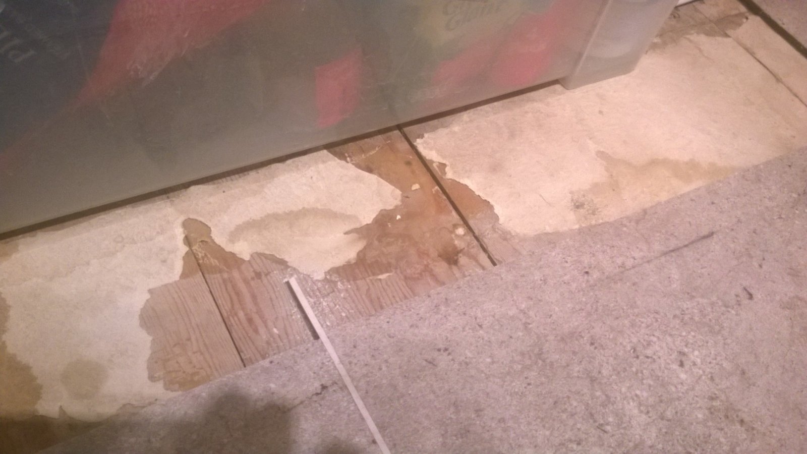 Positive asbestos (Chrysotile) found in paper backing stuck to floor ...