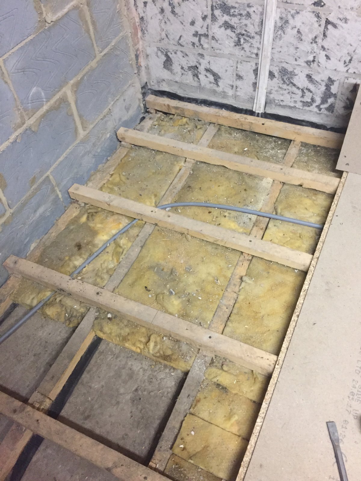 Running cable under floor | DIYnot Forums