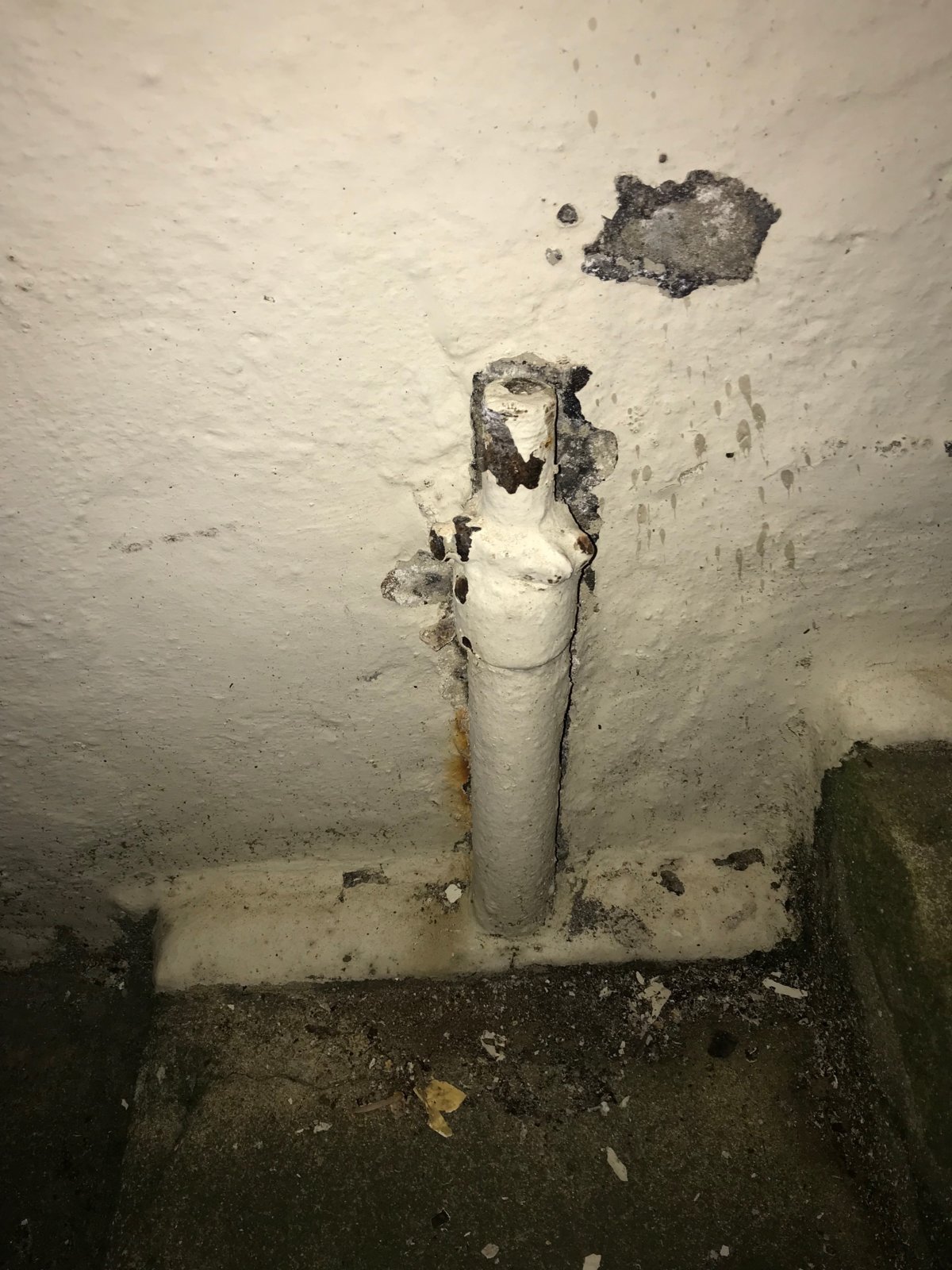 Strange Pipe on Back of House | DIYnot Forums