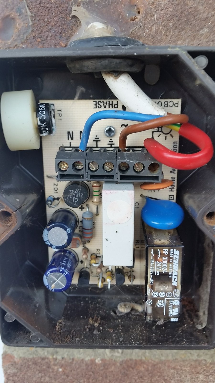 Bypassing outside light sensor | DIYnot Forums