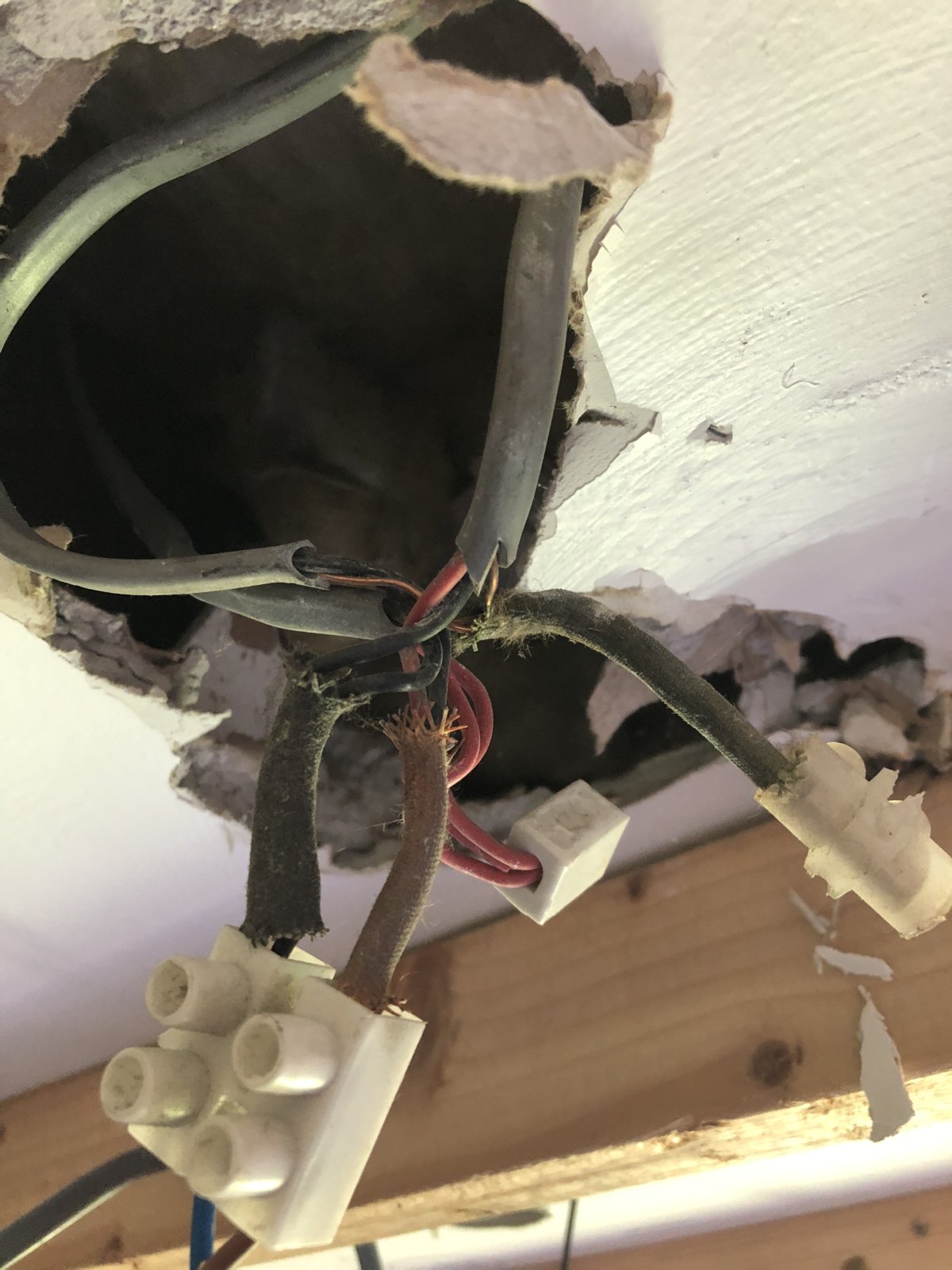 Lighting connections | DIYnot Forums