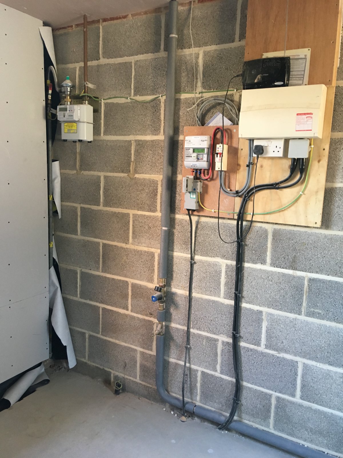 Concealing pipes and meters | DIYnot Forums