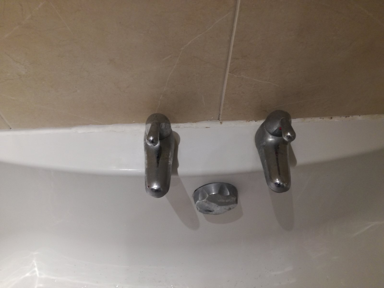 bath taps, they twist when turned on | DIYnot Forums
