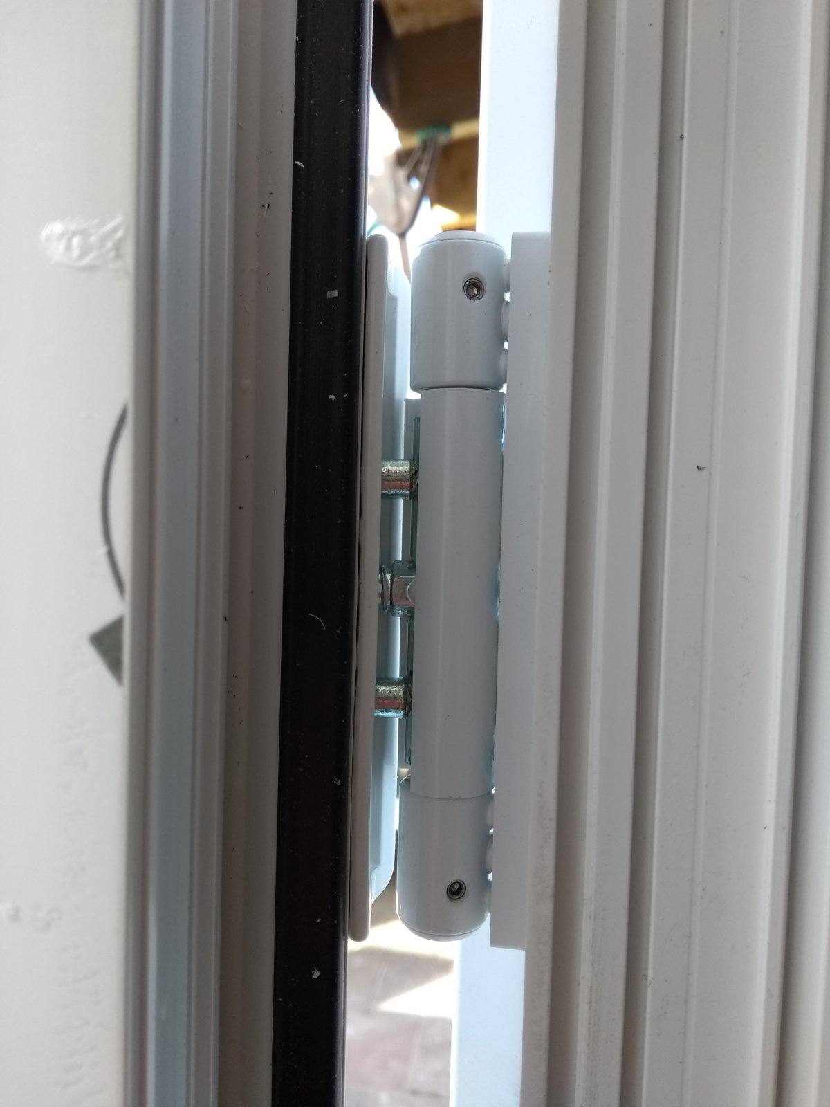 Adjusting this hinge | DIYnot Forums