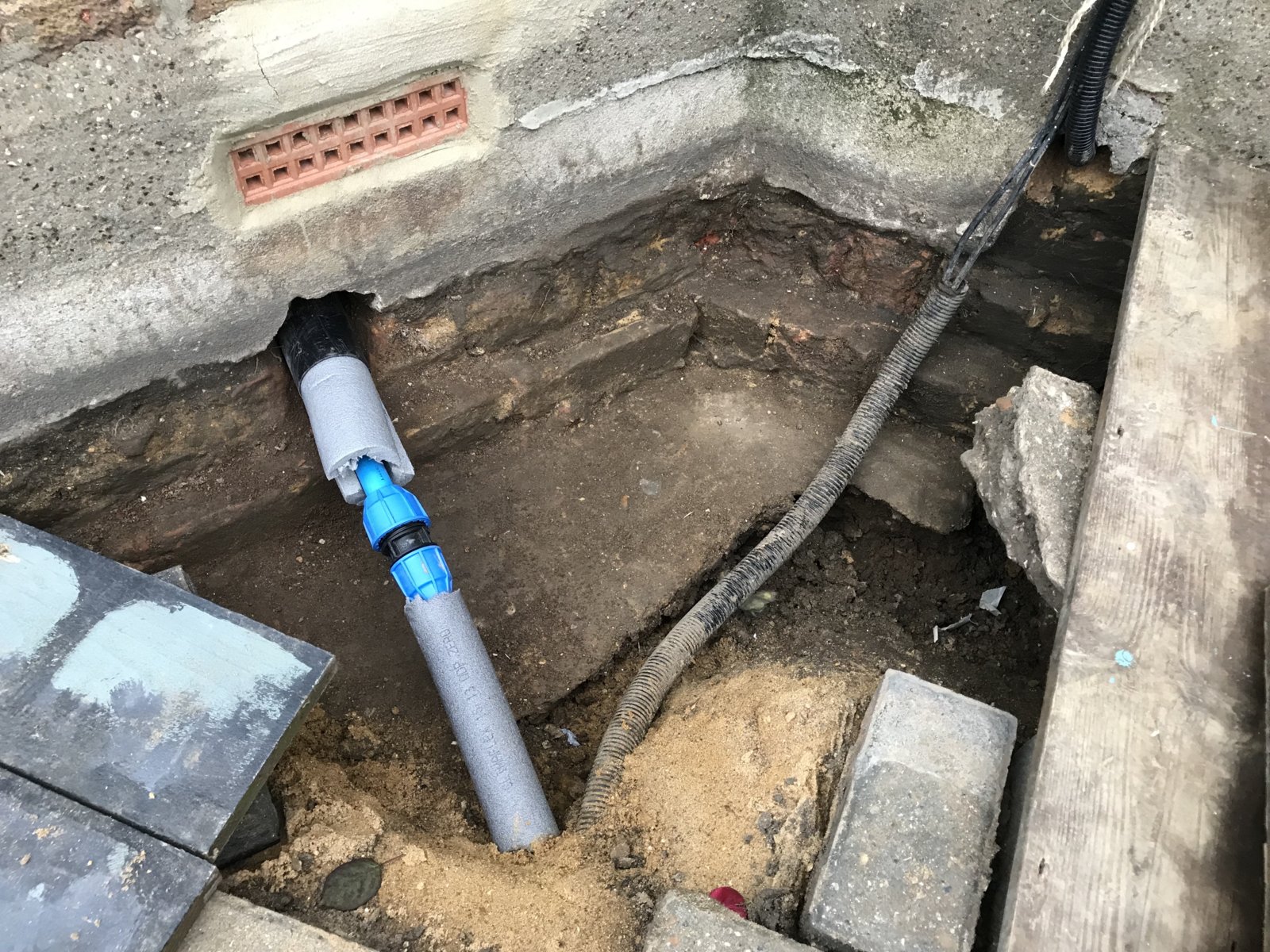 Footing / Foundation Drainage for Victorian house around a bay window | DIYnot Forums