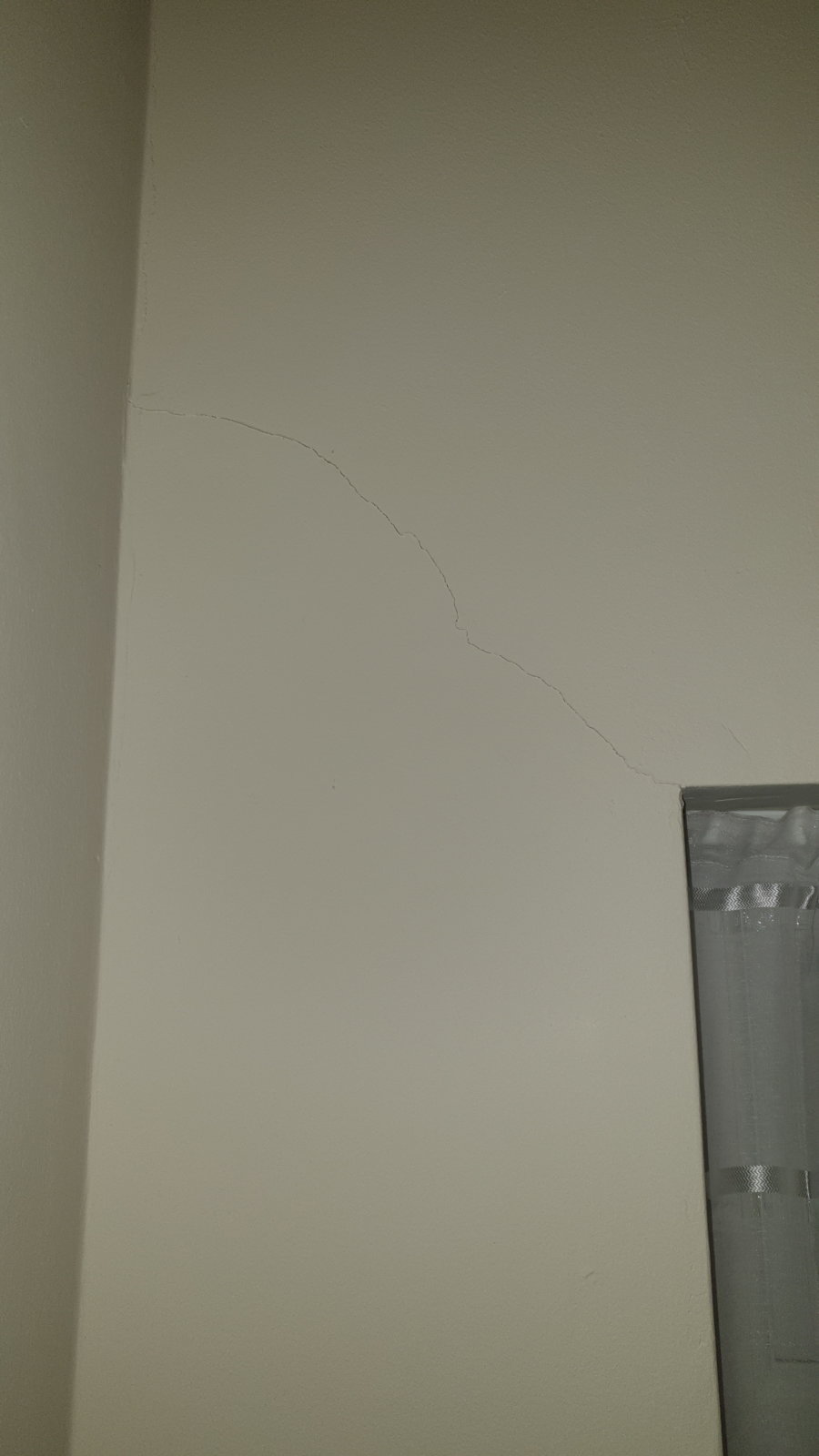 Cracks | DIYnot Forums