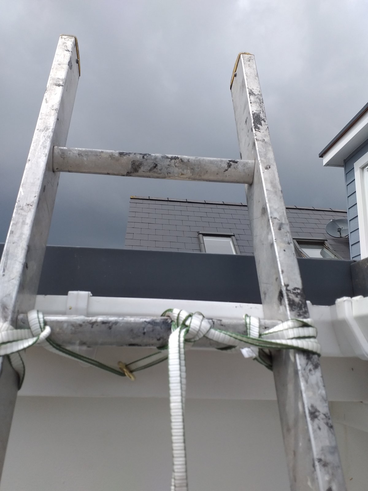 Securing a ladder to fascia | DIYnot Forums
