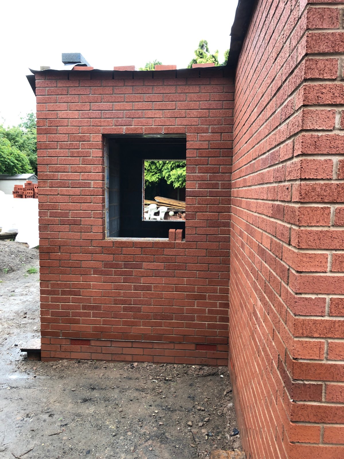 Overbearing brickwork between floors | DIYnot Forums