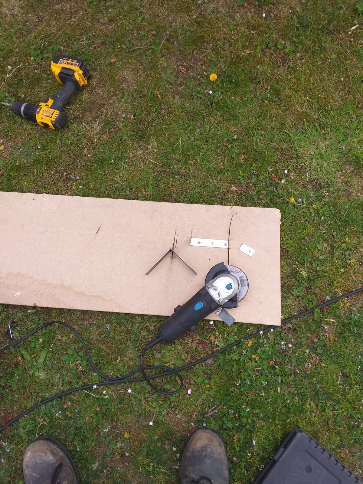Using an angle grinder safe | DIYnot Forums