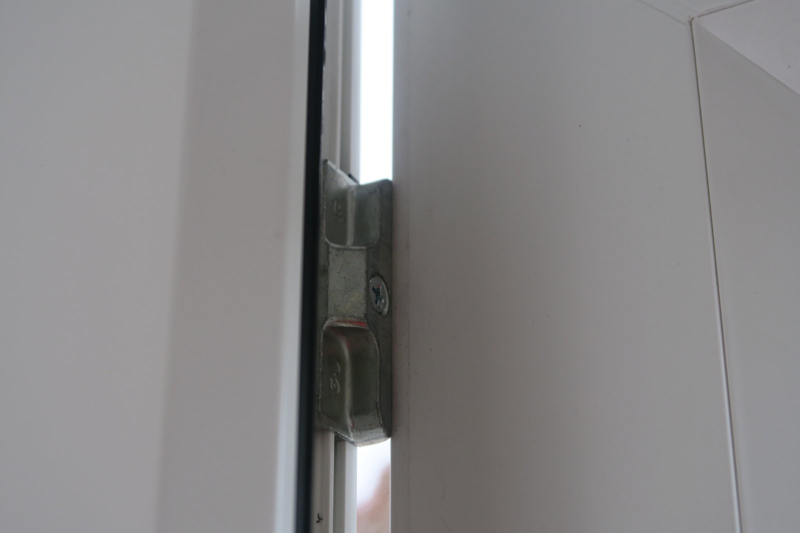 Adjusting UPVC hinges | DIYnot Forums