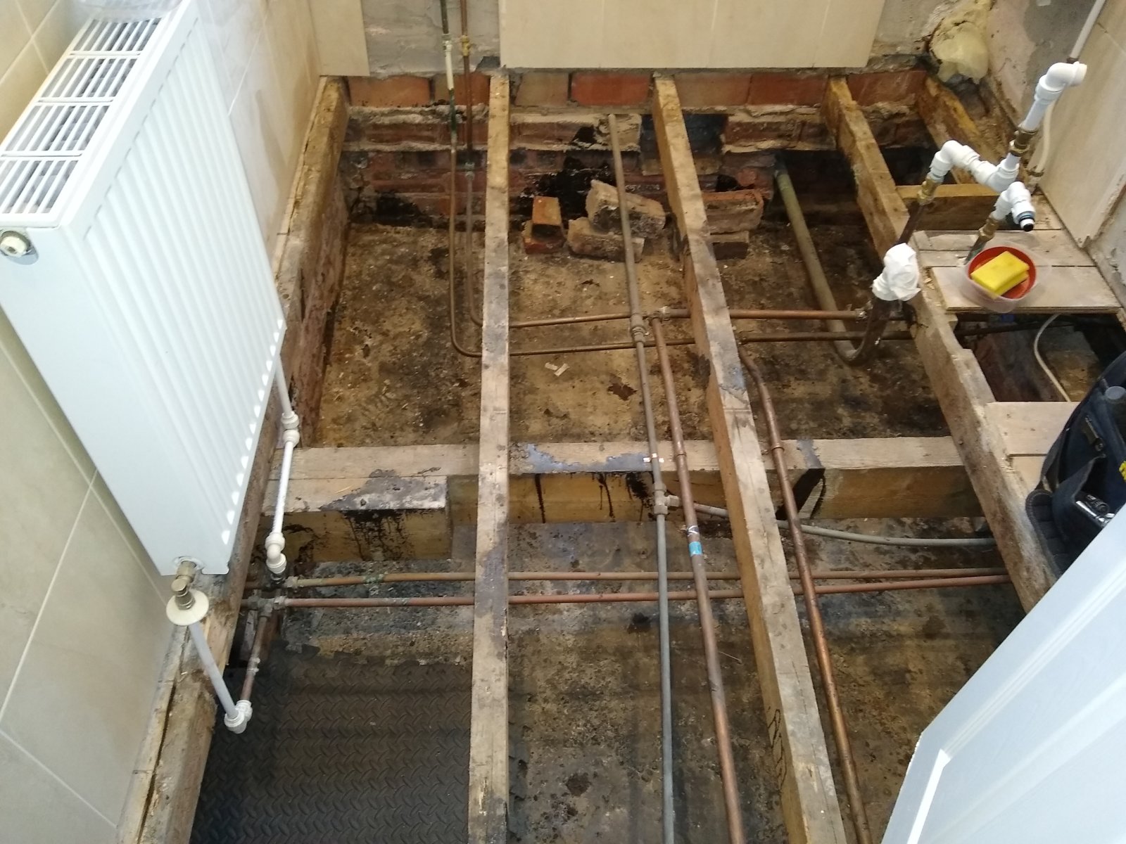 New bathroom Pipe Layout | DIYnot Forums