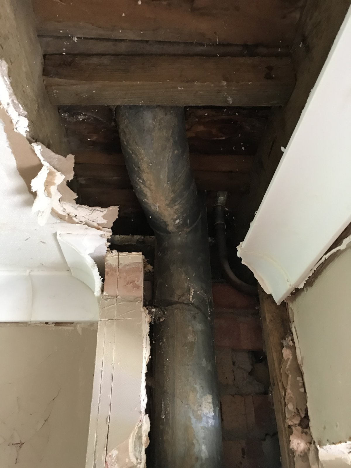 Adjusting metal soil pipe | DIYnot Forums