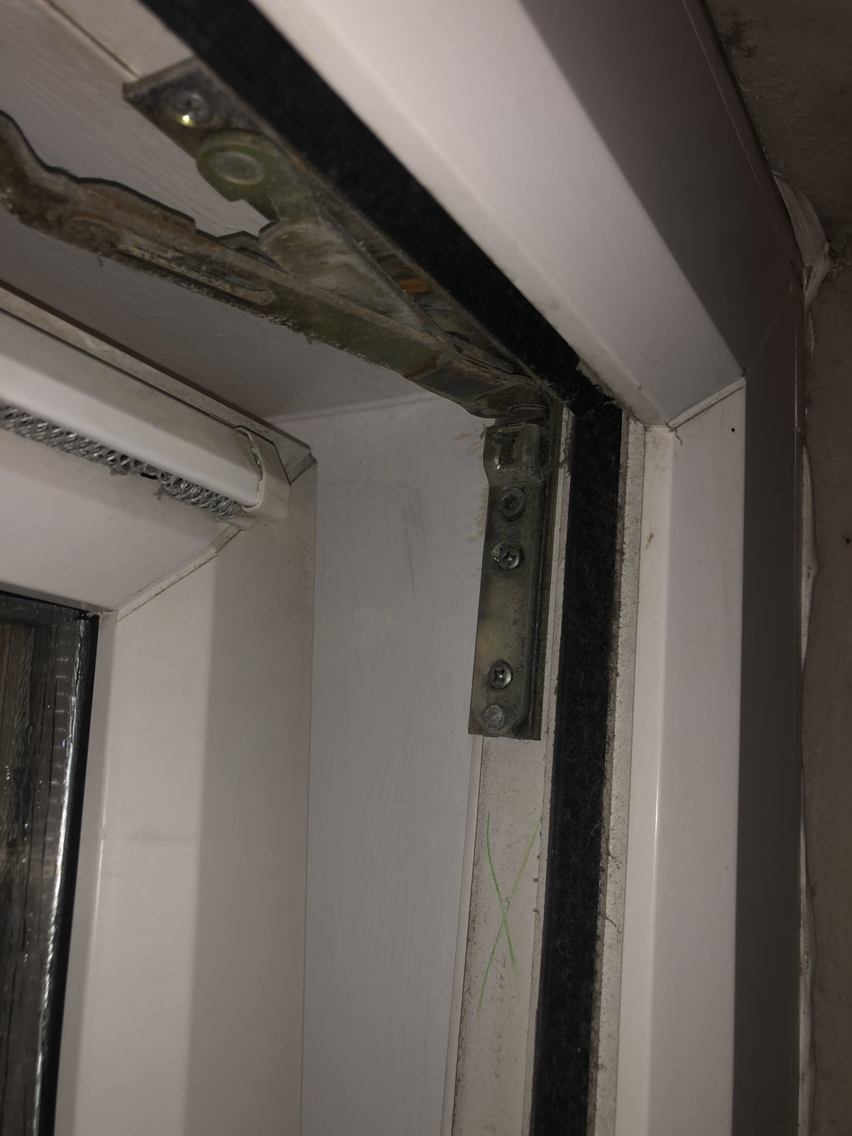 UPVC window hinge identification | DIYnot Forums