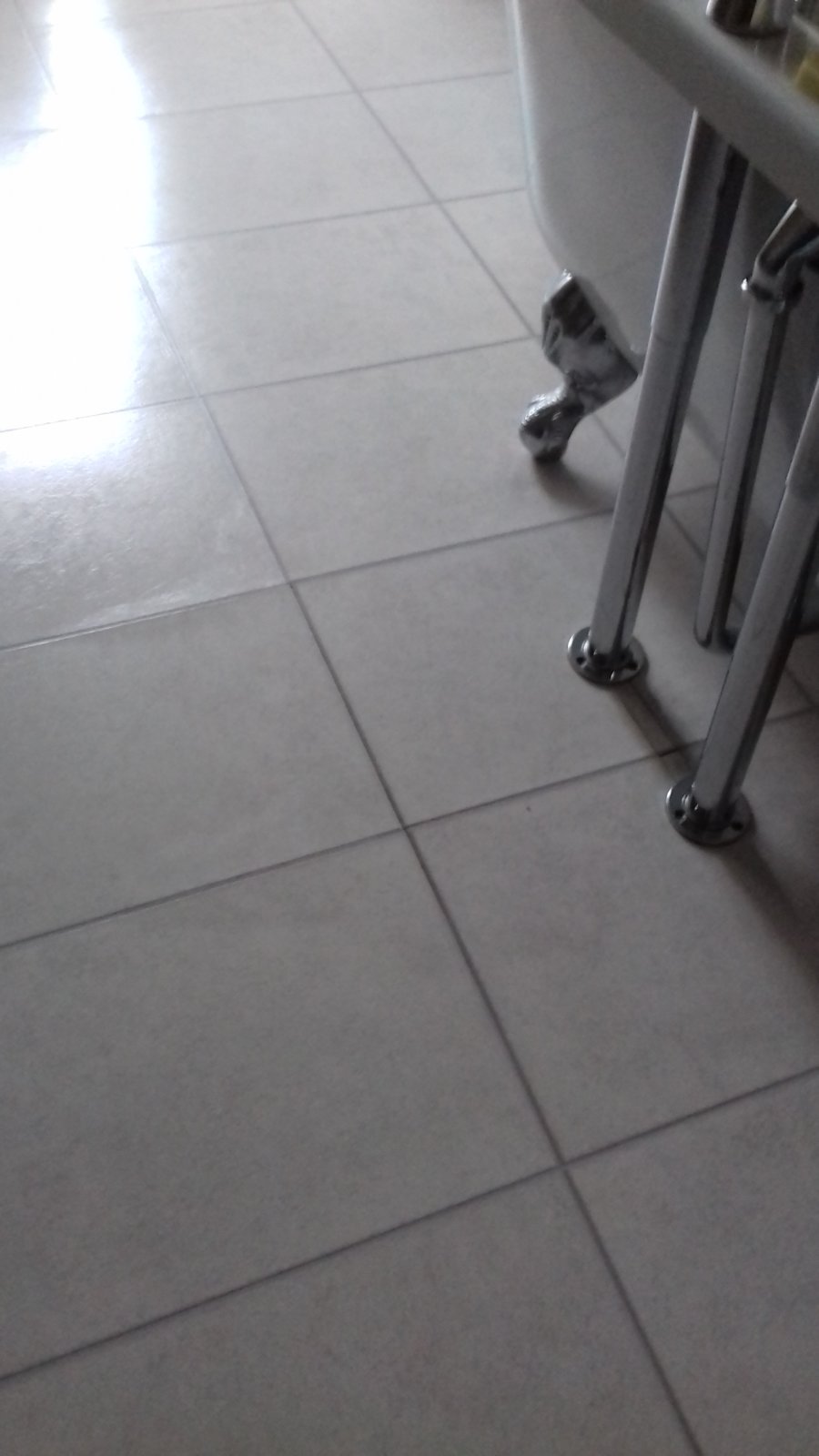 Advice needed. Swollen floor in bathroom worsening. Leak or humidity? | DIYnot Forums