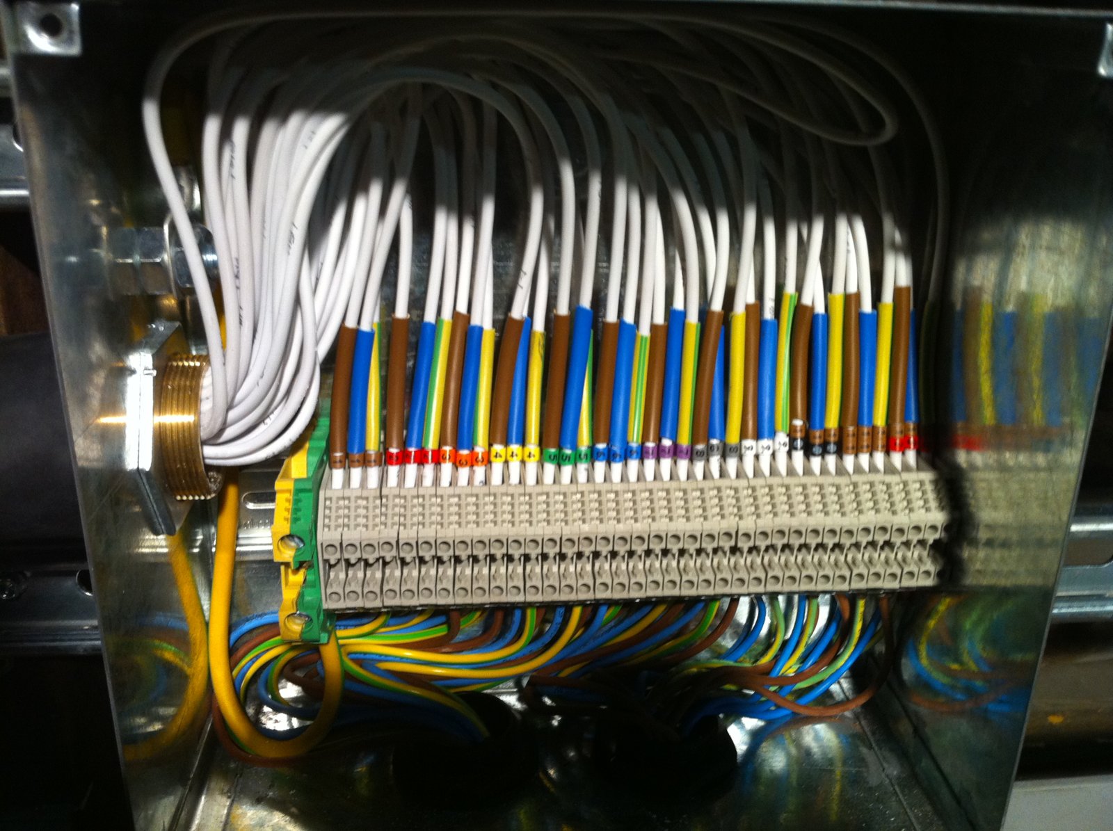 Cable without colours | Page 2 | DIYnot Forums