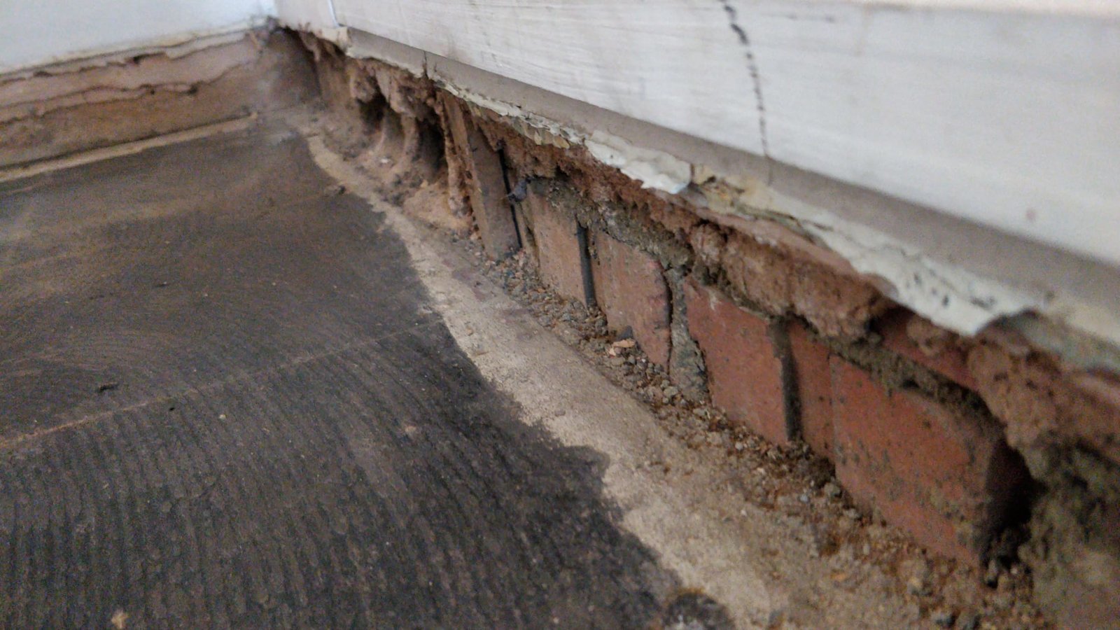 Placing new skirting board where there isnt much 'wall' in places ...