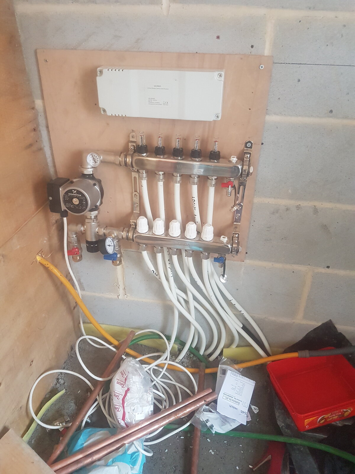 Copper pipe run around pipes | DIYnot Forums