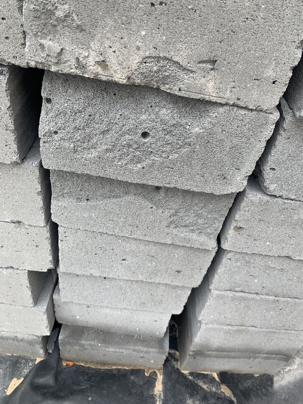 Mixing concrete and thermalite blocks within the same wall? | DIYnot Forums
