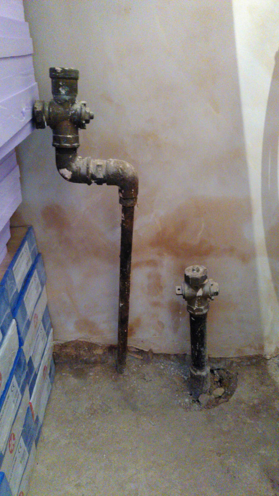 Capped pipes ID please | DIYnot Forums