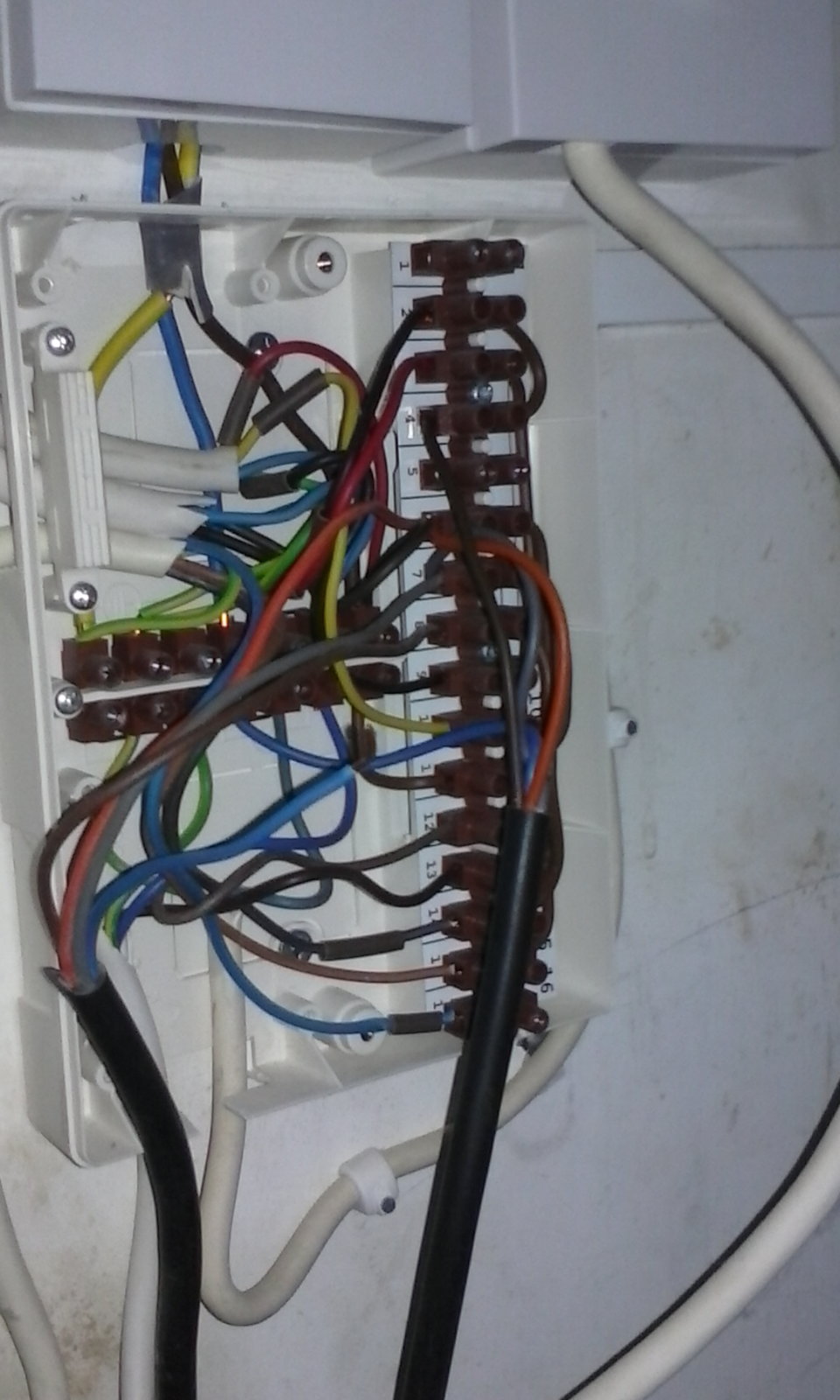 Cable management in an airing cupboard | DIYnot Forums