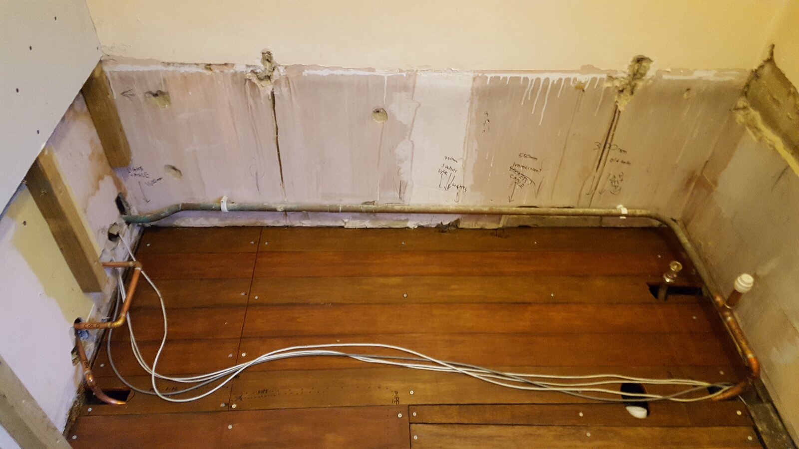 Bathroom flooring | DIYnot Forums