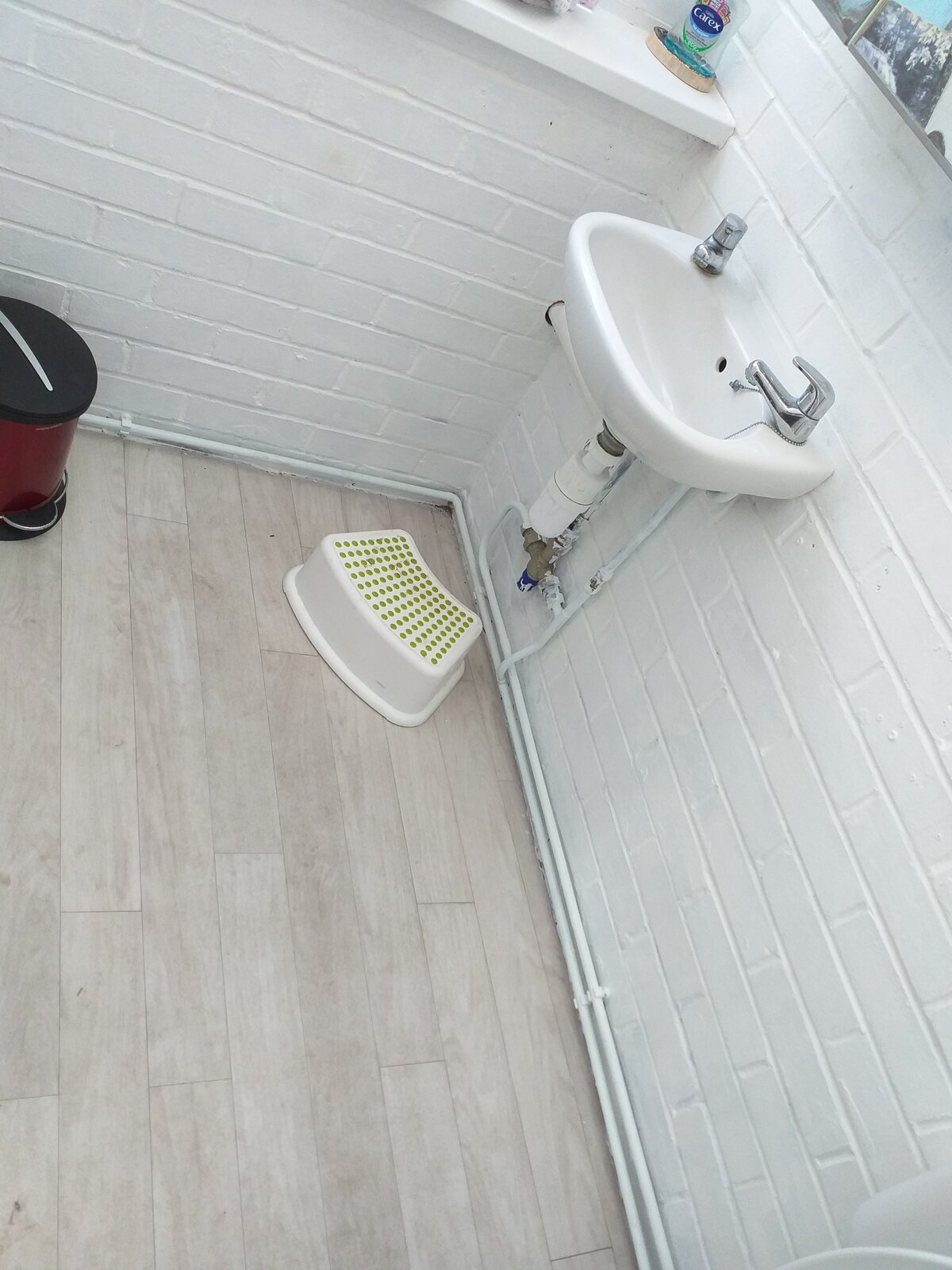 Boxing these pipes in | DIYnot Forums