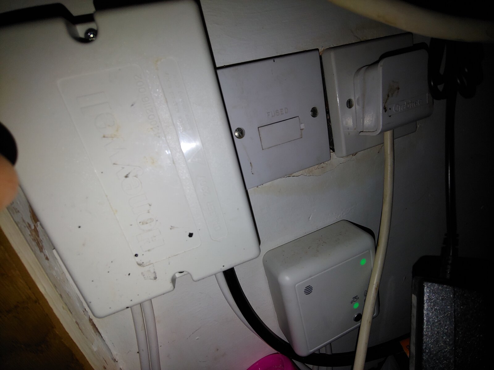 Adding plug socket in airing cupboard | DIYnot Forums