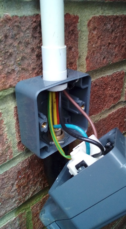 Armoured cable using steel for earth. | DIYnot Forums