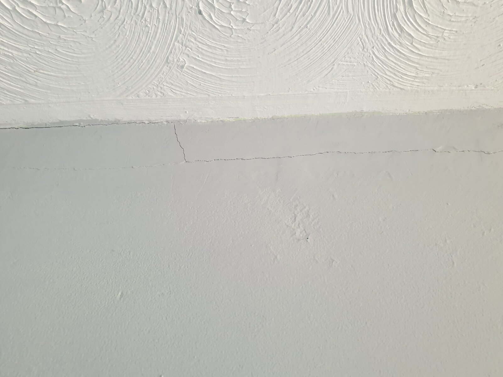 Internal cracks in walls | DIYnot Forums