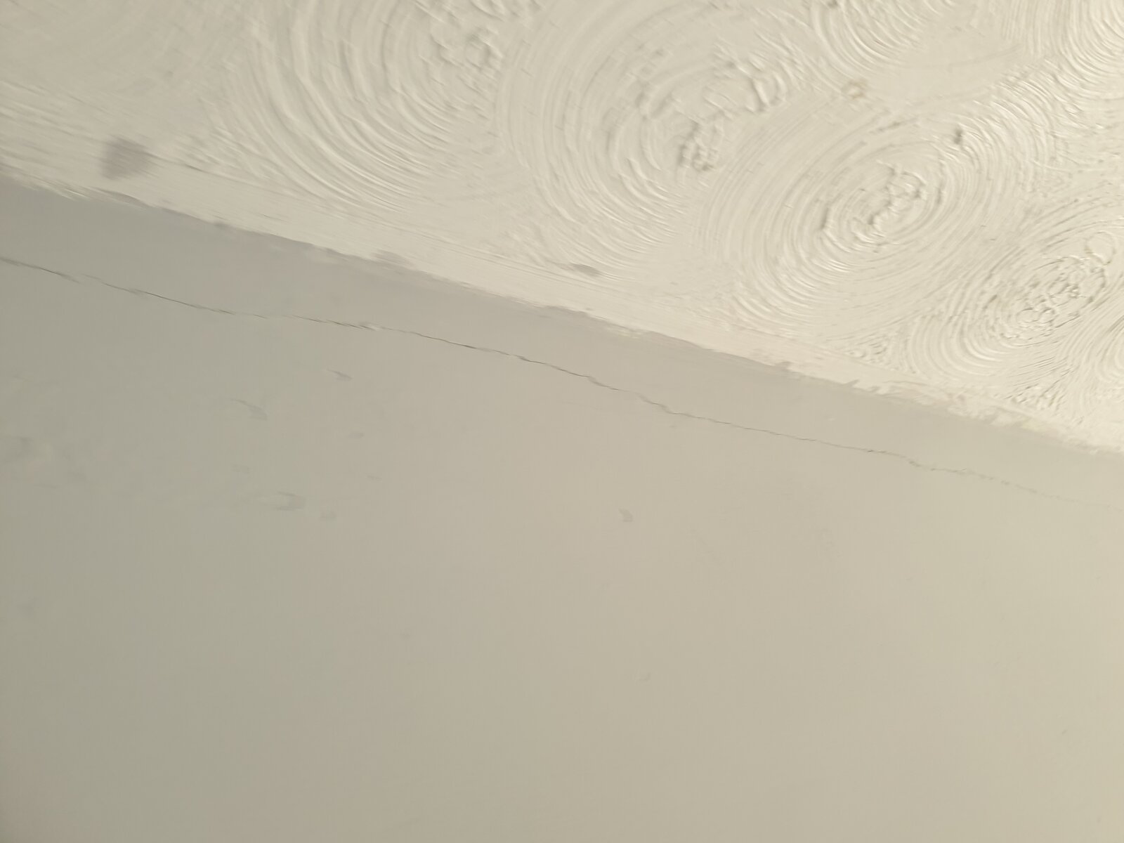 Internal cracks in walls | DIYnot Forums