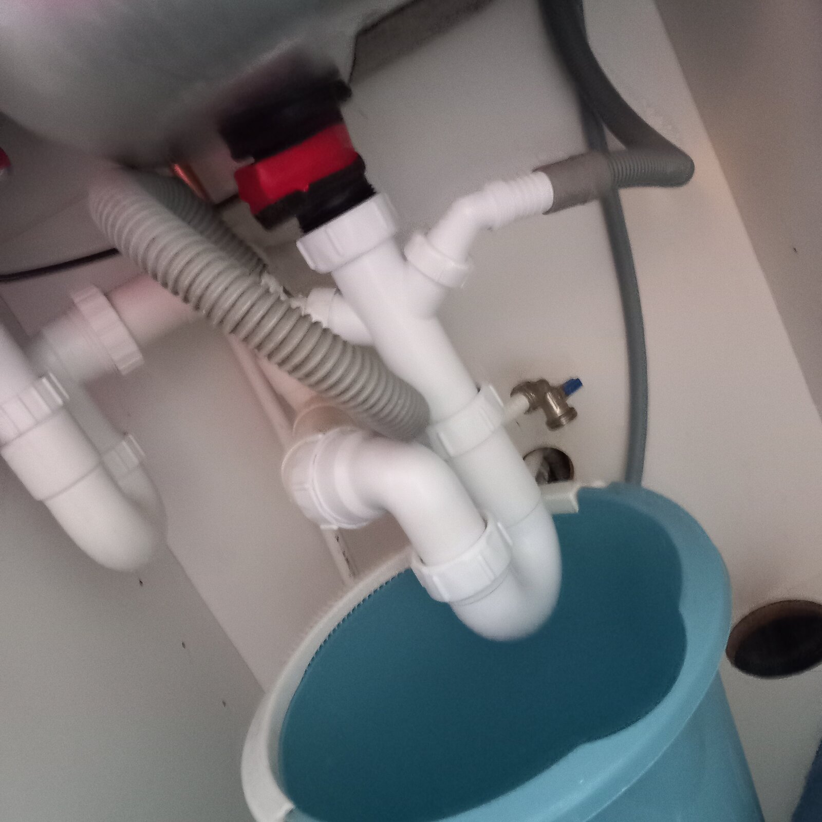Kitchen sink waste not flowing | DIYnot Forums