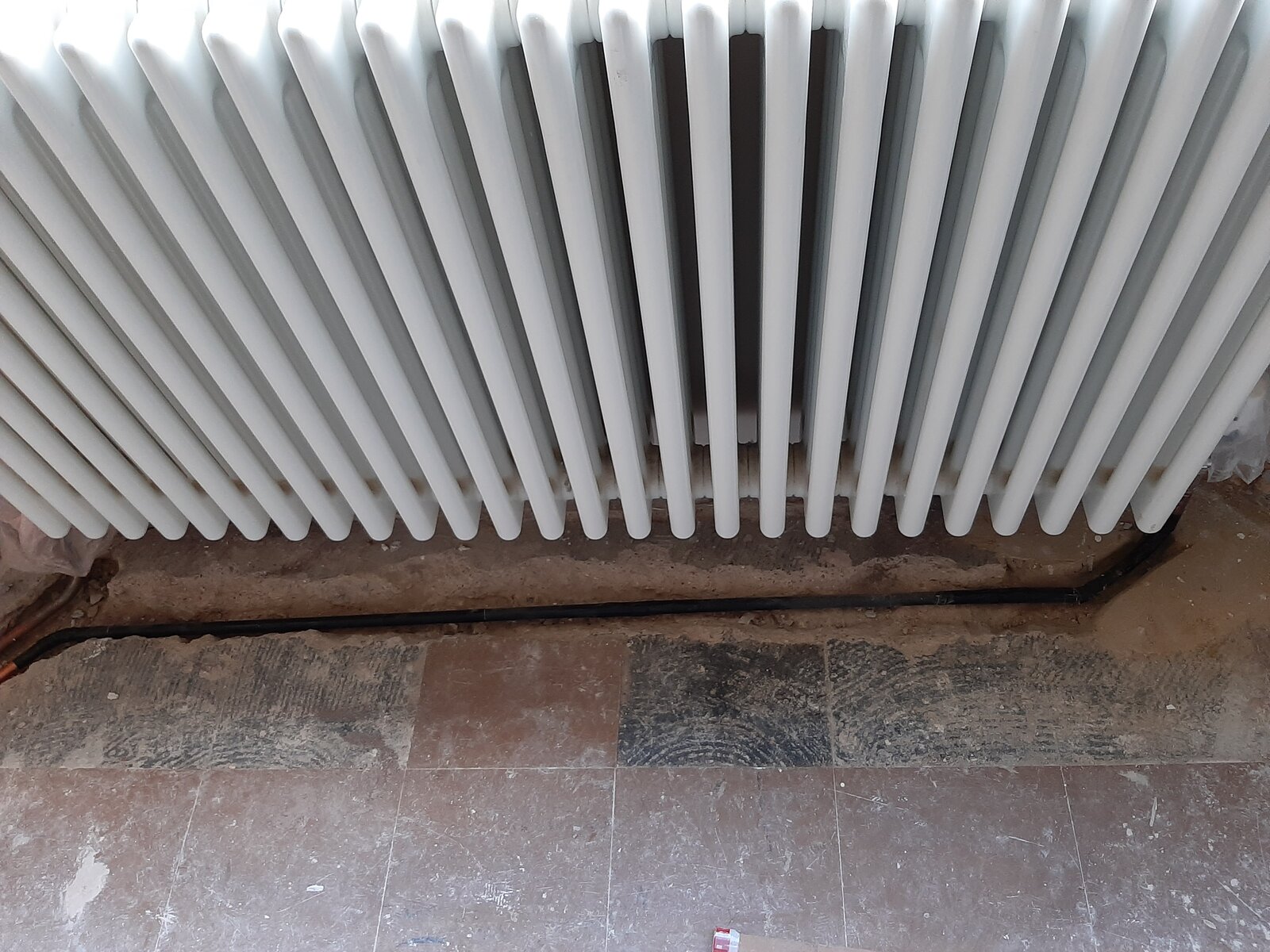 Covering copper pipes in the floor | DIYnot Forums