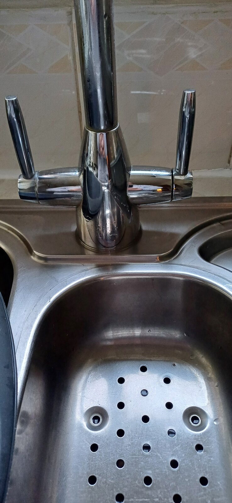 Kitchen mixer tap leak | DIYnot Forums