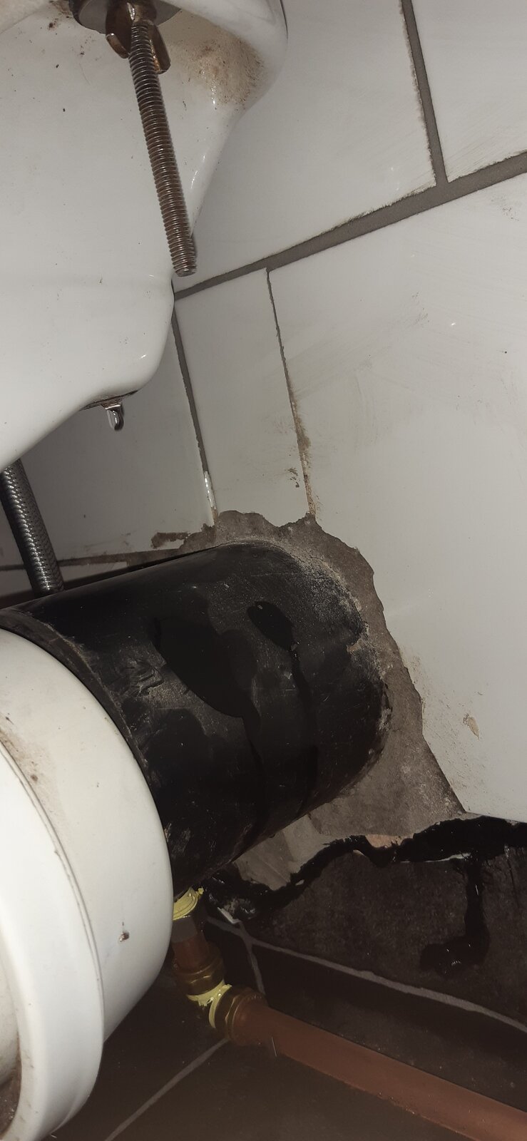 What is the most likely cause of toilet cistern leak? | DIYnot Forums